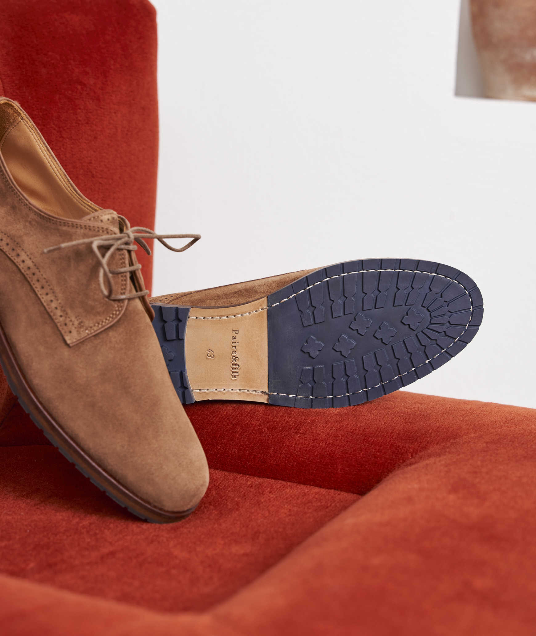 Derbies pour Homme : L'Homme Elegant en Cuir ou Daim